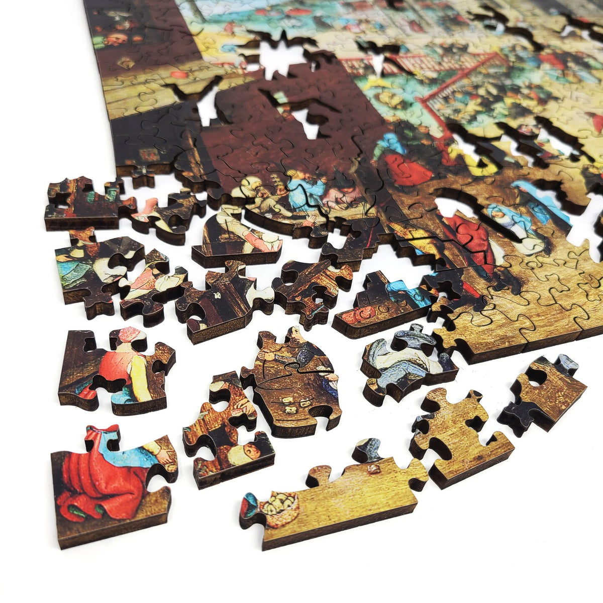 A must-have for every puzzle solver: wooden jigsaw puzzles